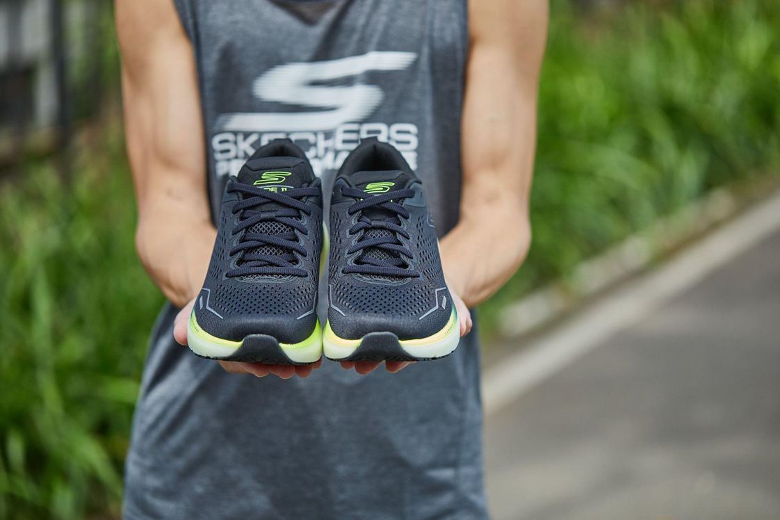 【評測】SKECHERS GO RUN RIDE 11 — 緩震舒適 X 能量回饋的全方位跑鞋 | 文章 | 運動筆記