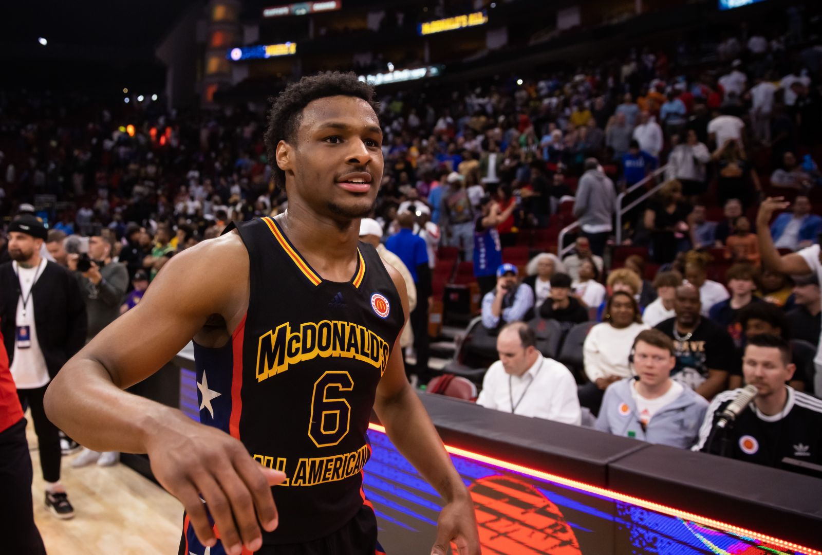 NBA / James家族發言人聲明：Bronny James的心臟問題可能是先天的 有機會重返球場 | 籃球筆記