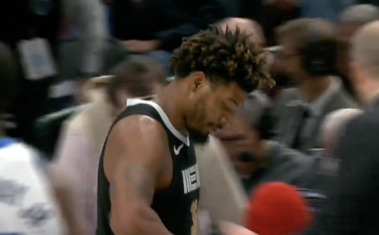 【影片】NBA / Marcus Smart投籃完發現手指脫臼 直接退場沒有回歸 | 籃球筆記