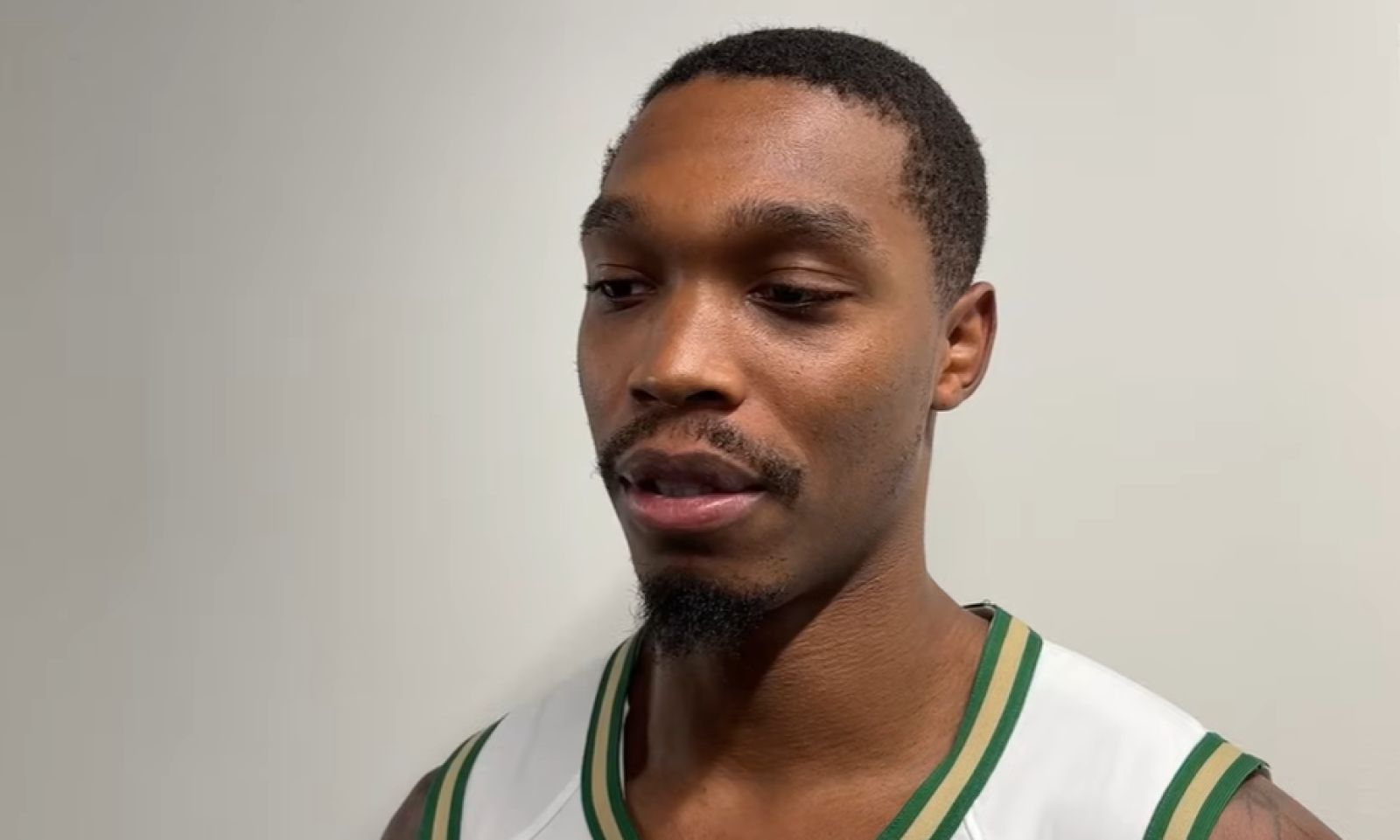 【影片】NBA/ 出師不利！Lonnie Walker IV歐洲聯賽首戰8投0中一分未得 | 籃球筆記