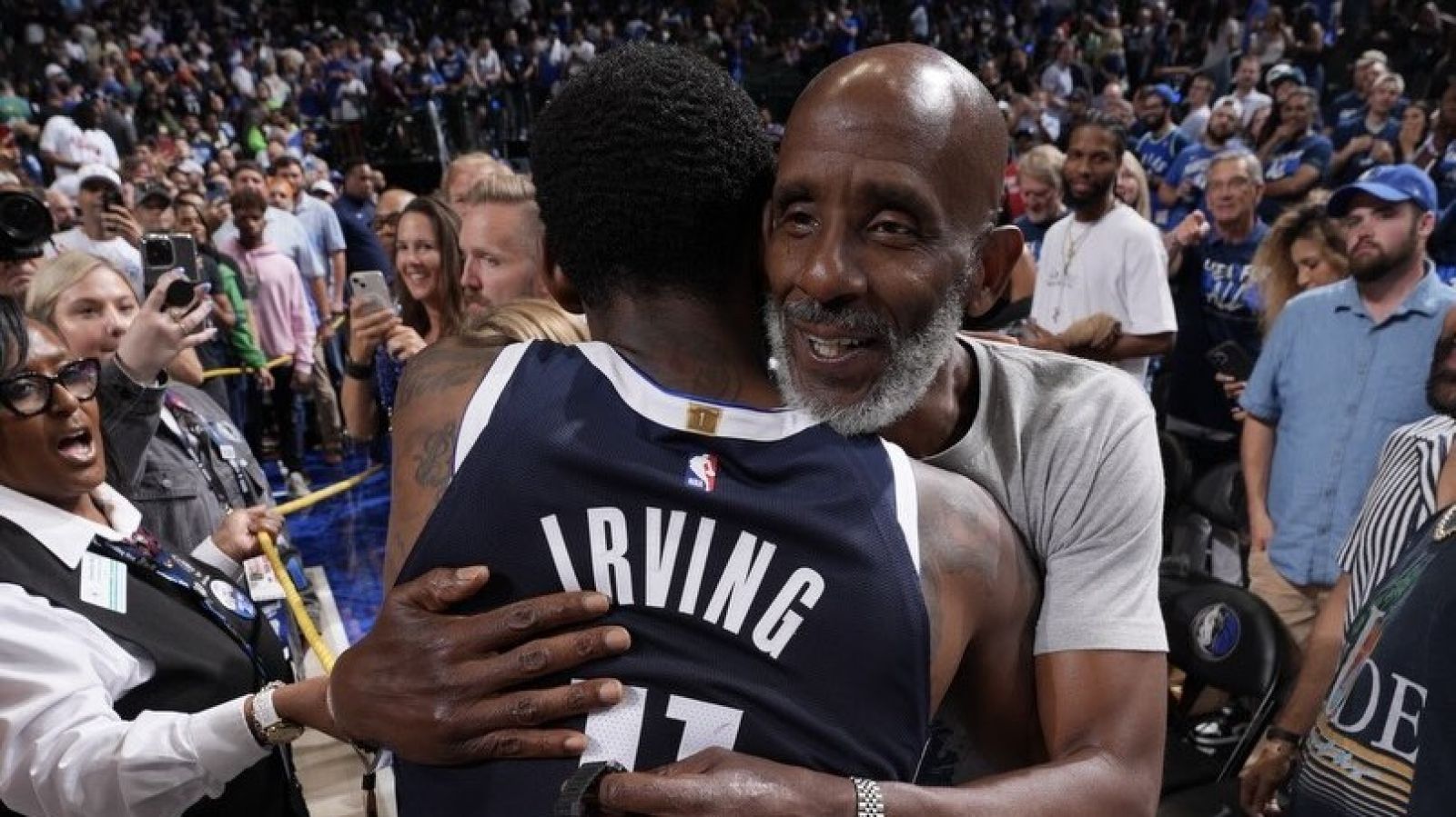 NBA / 球鞋合約史上首次！Irving簽下「爸爸」成首位產品線上代言球員 | 籃球筆記