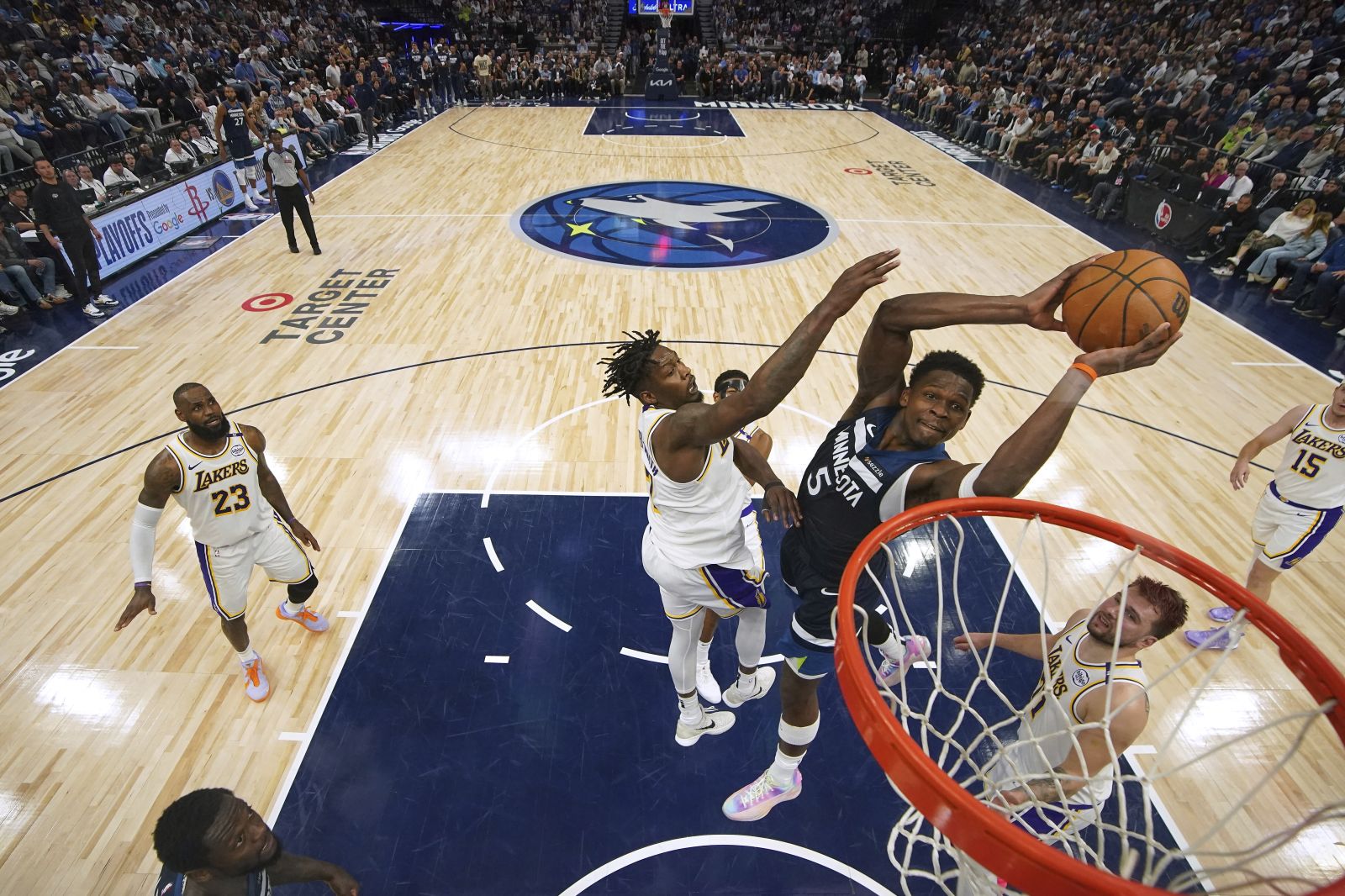 【影片】NBA/ 4/28季後賽戰報、嗨賴一次看！四組對戰組合皆取得聽牌局面 | 籃球筆記