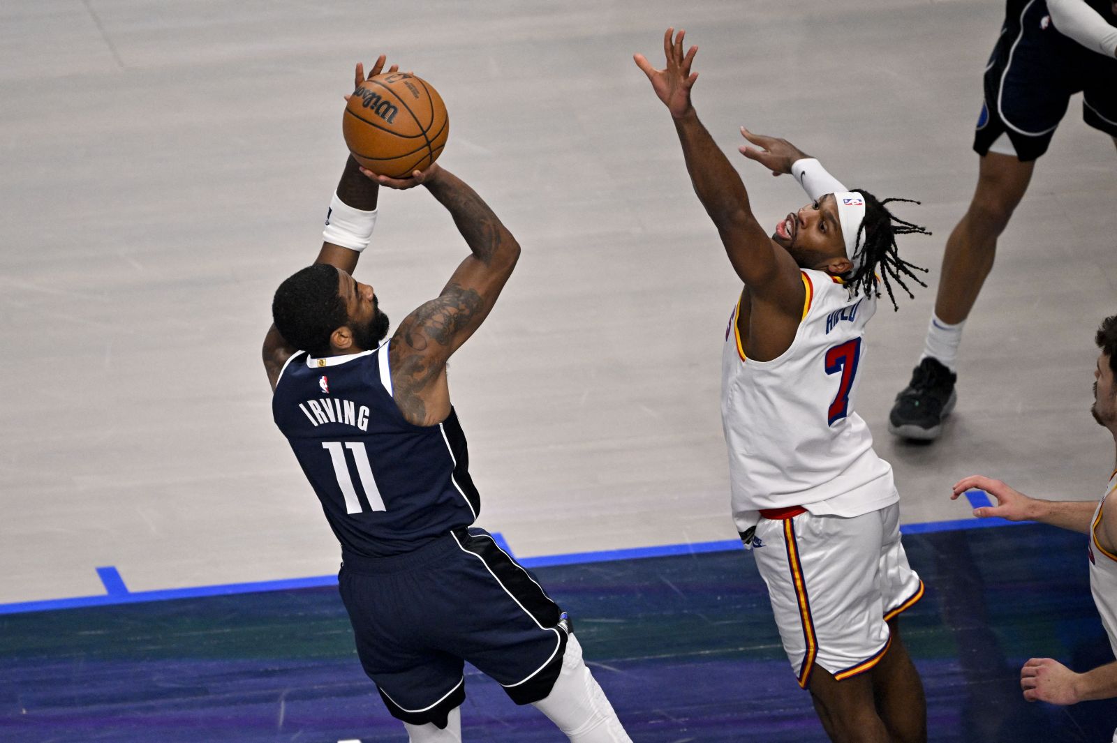 【影片】NBA/ Irving全場轟42分！獨行俠險遭勇士翻盤驚險取勝 | 籃球筆記