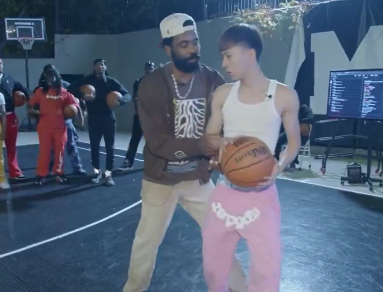 NBA / Ray在直播對Irving提問地平說 後者還幫Ray上單打技巧 | 籃球筆記