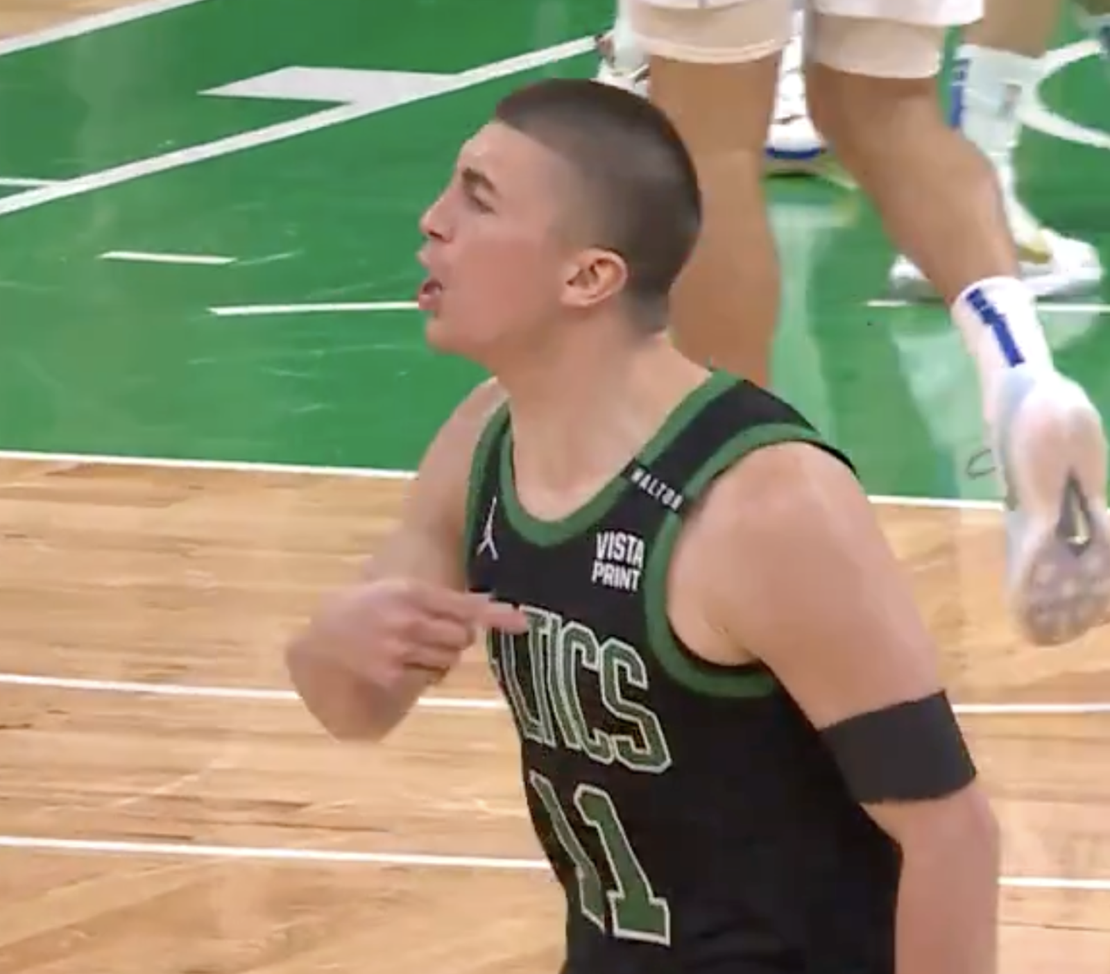 【影片】NBA / Pritchard命中超遠三分 冠軍賽第一球就是Logo Shot | 籃球筆記