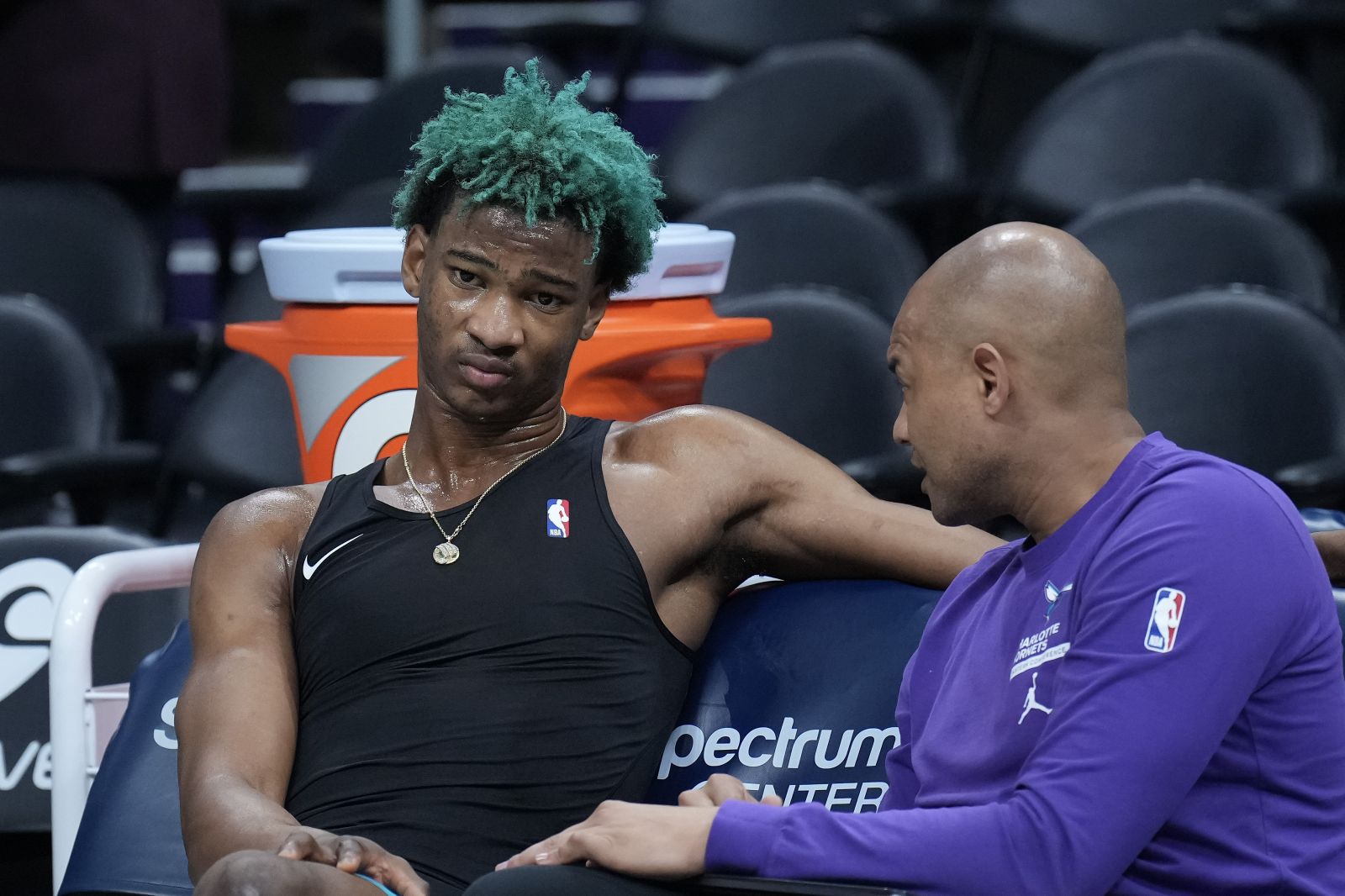 NBA / 合約剩餘一年 黃蜂決定直接裁掉Kai Jones | 籃球筆記