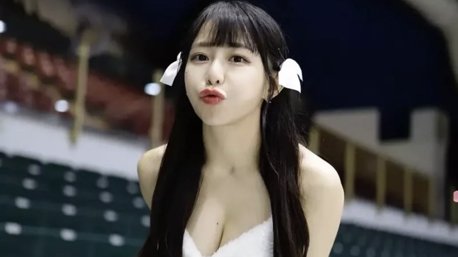 PLG / 啦啦隊梓梓化身性感版「雪寶」 網喊：想抱回家 | 籃球筆記