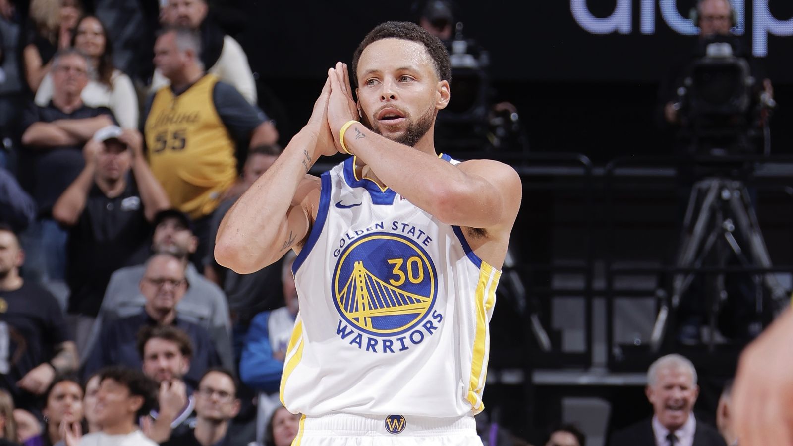 【影片】NBA / Curry全場19投14中砍41分 做Night Night手勢送給國王隊球迷 | 籃球筆記