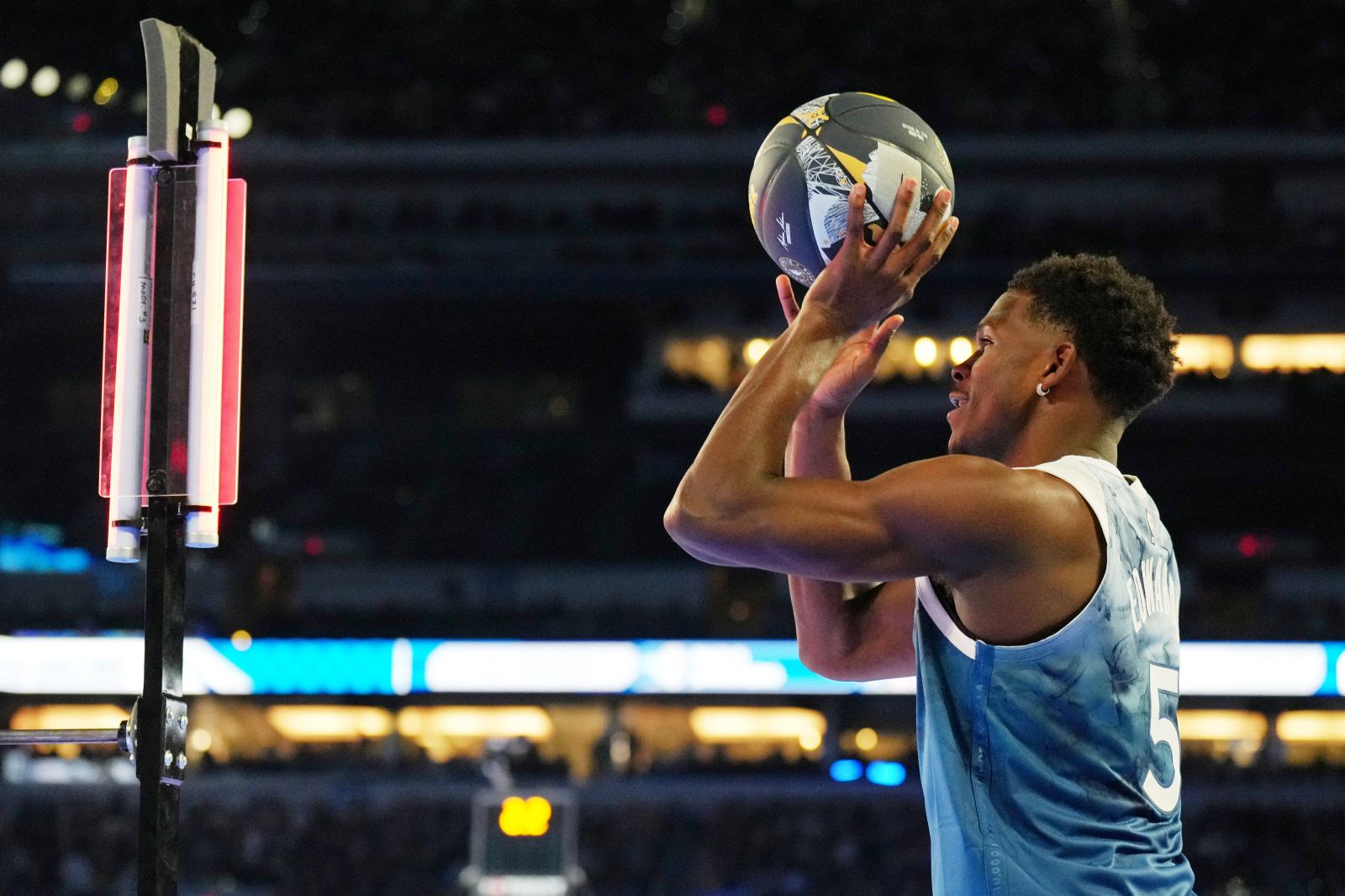 【影片】NBA / Anthony Edwards技術挑戰賽全程用左手投籃狂打鐵：反正這不算命中率 | 籃球筆記