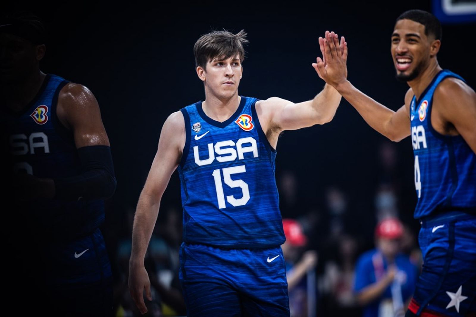 【影片】世界盃/ 展現爆發力！Austin Reaves飛進禁區完成雙手補扣 | 籃球筆記