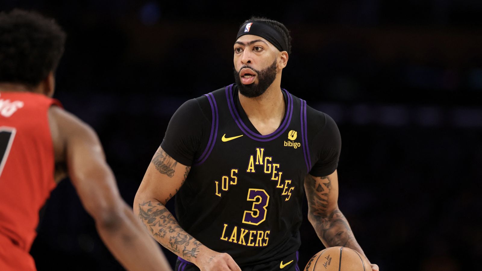 【影片】NBA / AD狂轟41分、11籃板 湖人第四節驚險守下勝利 | 籃球筆記