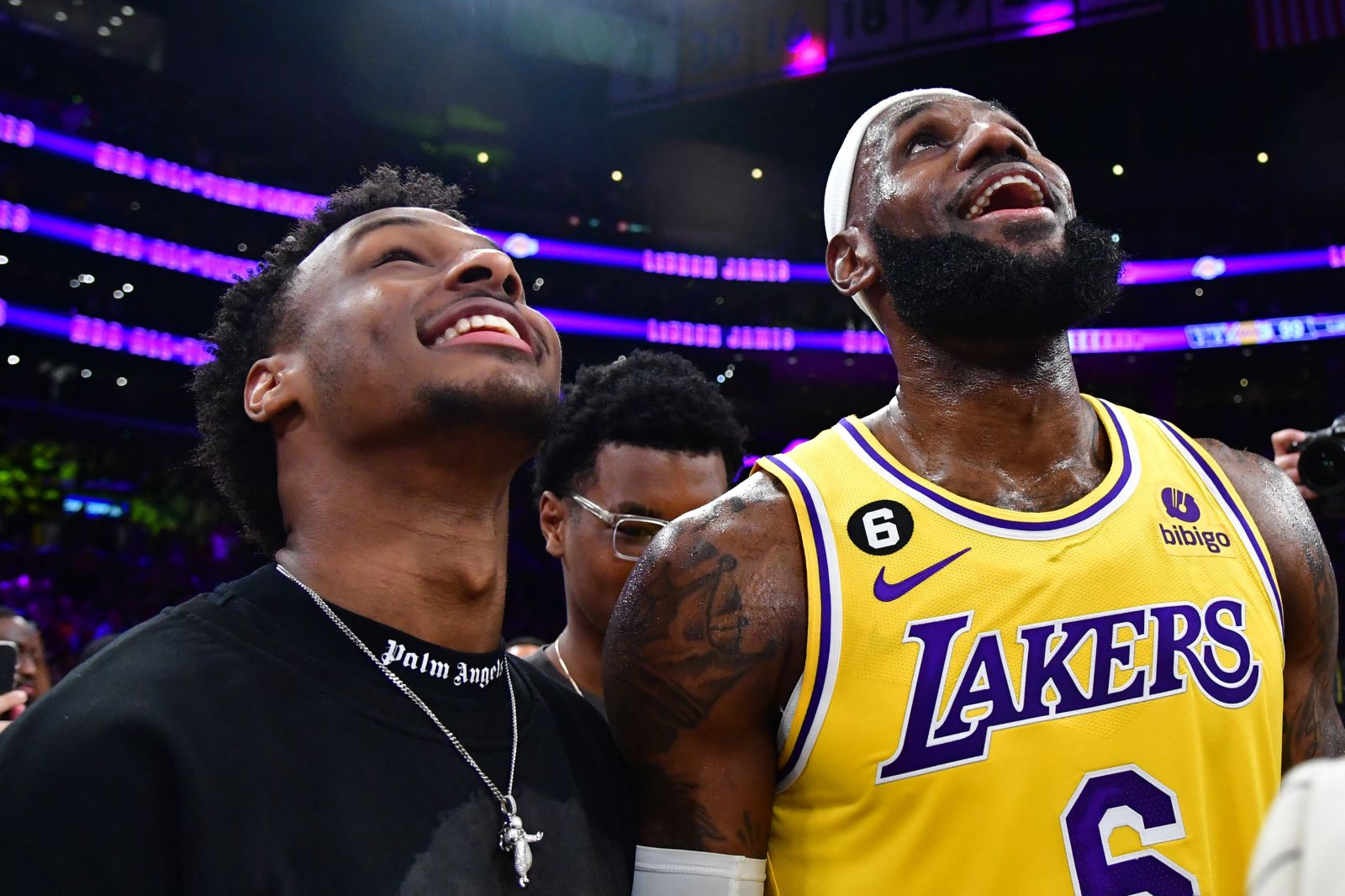 NBA/ 擴張事業版圖！LeBron與Fanatics Collectibles球員卡公司簽下多年合約 | 籃球筆記