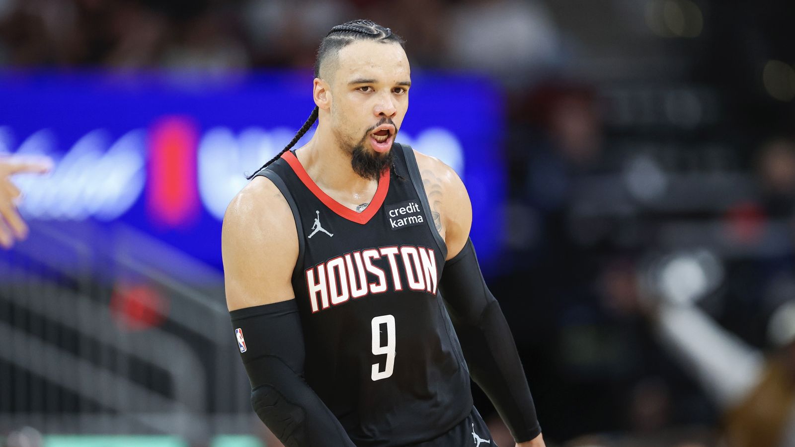 【影片】NBA / Dillon Brooks向國王板凳席送飛吻 攻26分率火箭二連勝 | 籃球筆記