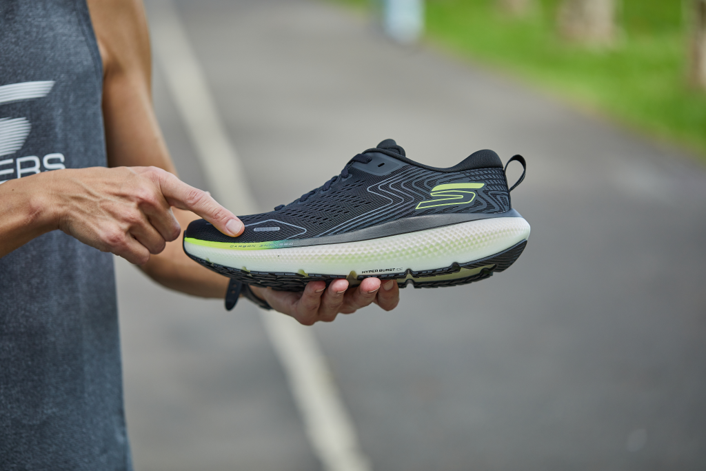 【評測】SKECHERS GO RUN RIDE 11 — 緩震舒適 X 能量回饋的全方位跑鞋 | 文章 | 運動筆記