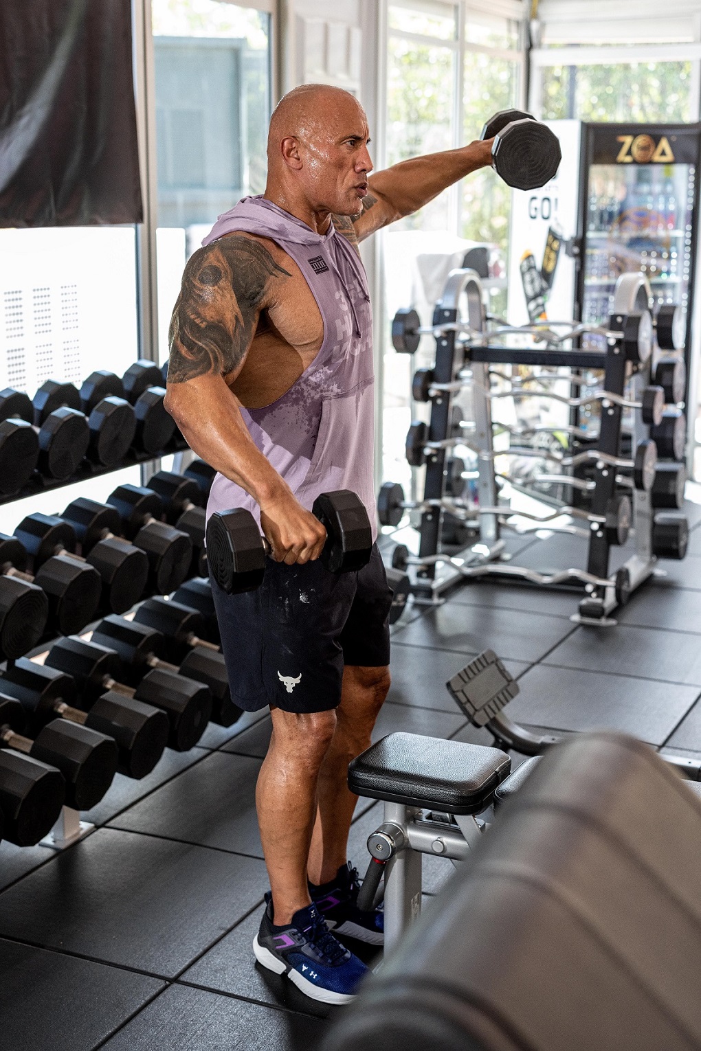 【品牌動態】Project Rock 5 巨石強森訓練鞋 9/8 炸翻全場 結合紫調元素與炙熱火焰 | 文章 | 運動筆記