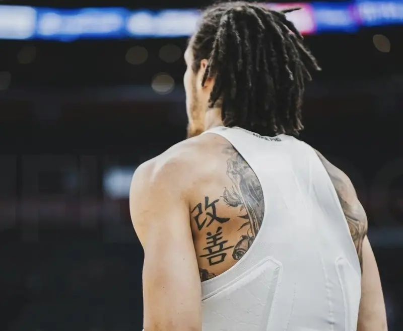 NBA/ Aaron Gordon新刺青曝光! 於後背左方刺「改善」兩字 | 籃球筆記