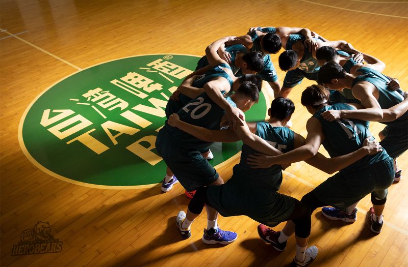 T1 / 台啤冠軍班底以「台灣啤酒英熊」職業籃球隊之姿降臨T1 League | 籃球筆記