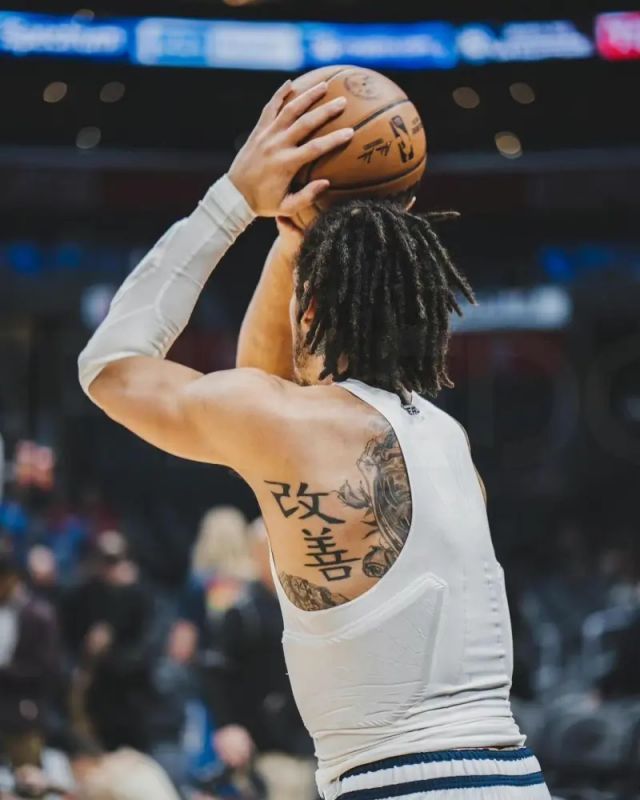 NBA/ Aaron Gordon新刺青曝光! 於後背左方刺「改善」兩字 | 籃球筆記