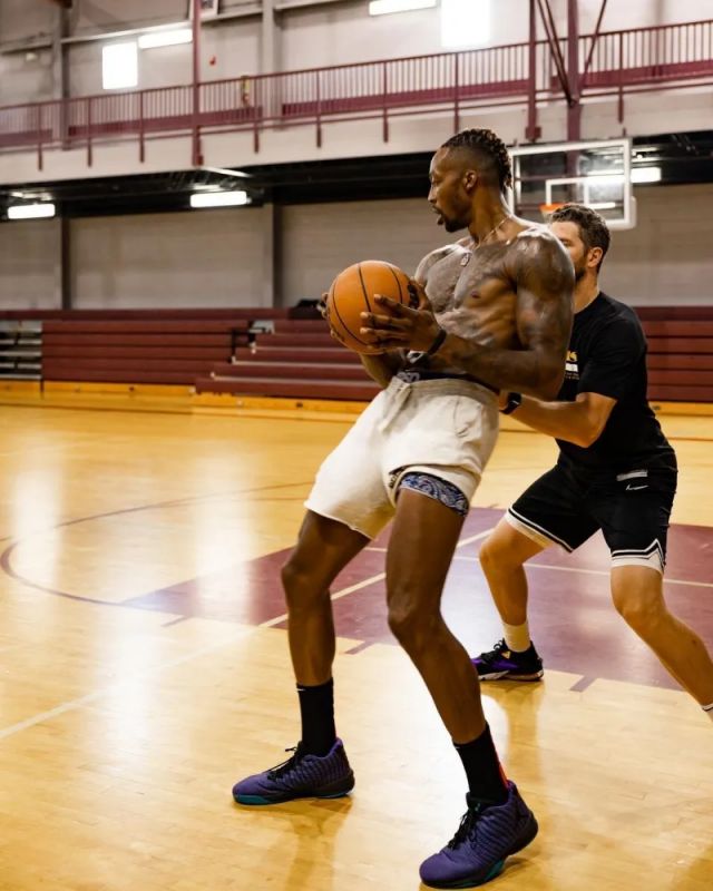 【影片】NBA / Howard身形超精壯！練完投秀360轉體扣籃 | 籃球筆記