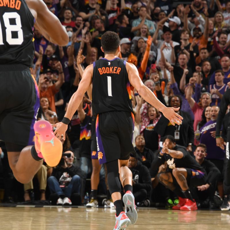 【影片】NBA / Booker 28+7 下半場一波帶走獨行俠 太陽系列賽聽牌 | 籃球筆記
