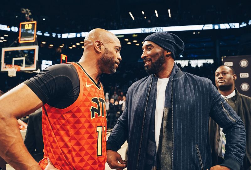 【影片】西柯北卡再次相聚 Kobe與Carter擁抱致敬 | 籃球筆記