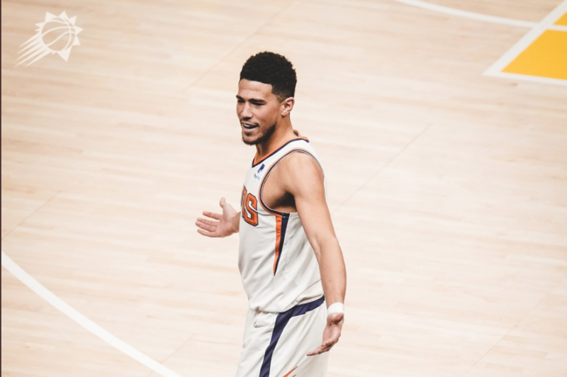 【影片】NBA / Booker砍43+12 末節連續飆分險勝爵士 | 籃球筆記