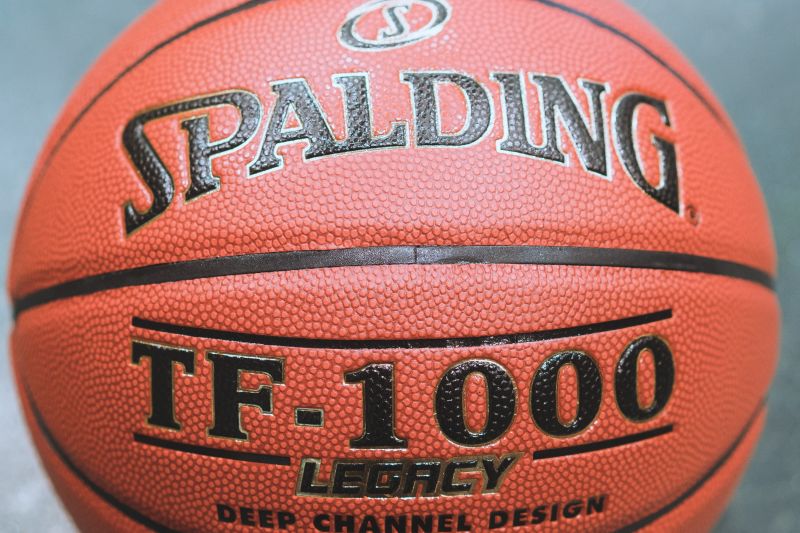 世大運指定用球：SPALDING TF1000大揭密 | 籃球筆記