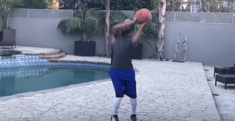 也太傳神！BdotAdot5 模仿狀元熱門Lonzo Ball 的怪異投籃姿勢 | 籃球筆記