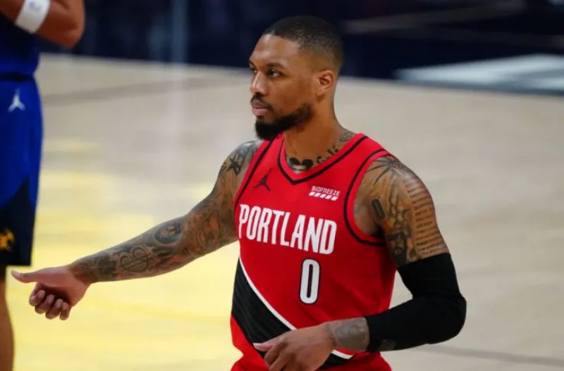 NBA / 美媒爆料友人透露Lillard想請求交易 本人記者會回應 | 籃球筆記