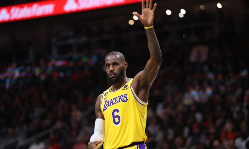 【影片】NBA / LeBron James生日夜狂砍47+10+9：三十分贏不了就拿四十分 | 籃球筆記