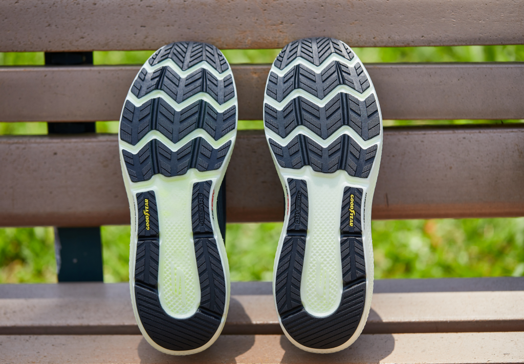 【評測】SKECHERS GO RUN RIDE 11 — 緩震舒適 X 能量回饋的全方位跑鞋 | 文章 | 運動筆記