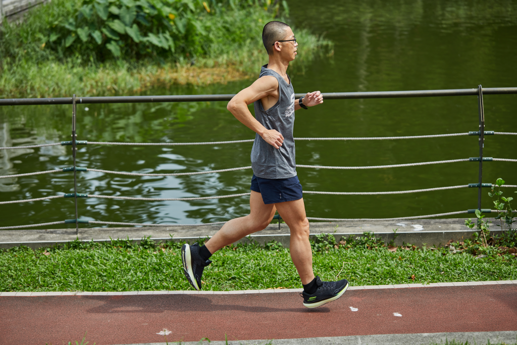 【評測】SKECHERS GO RUN RIDE 11 — 緩震舒適 X 能量回饋的全方位跑鞋 | 文章 | 運動筆記