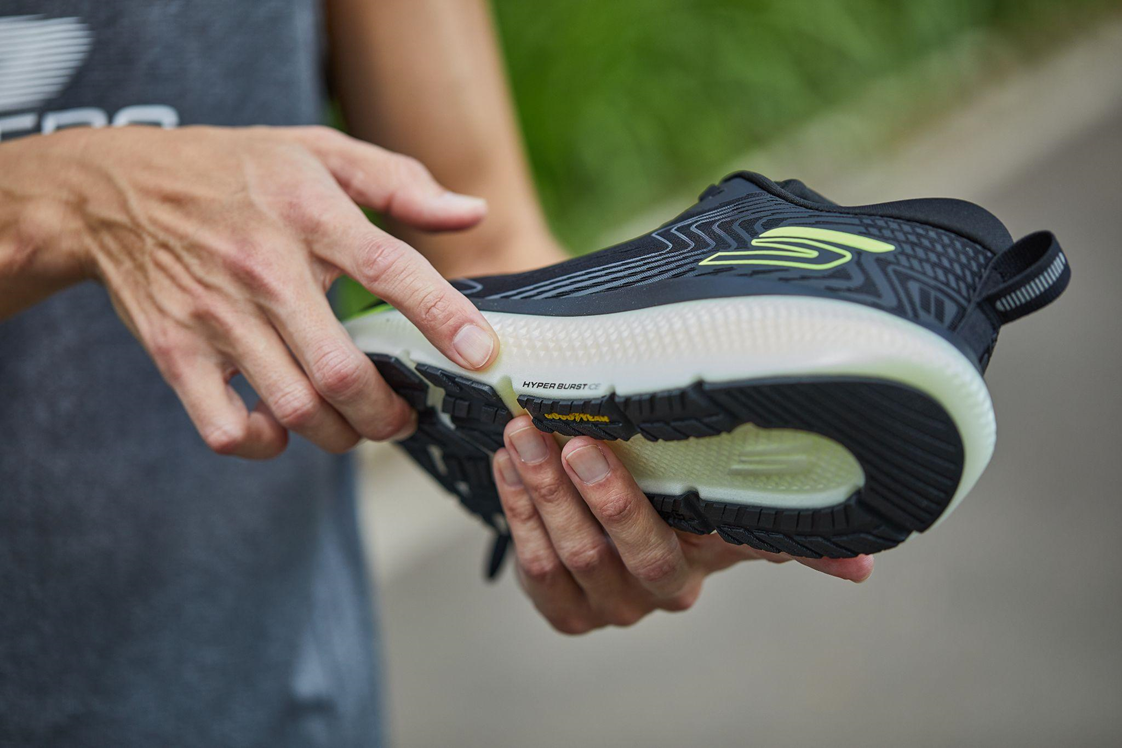 【評測】SKECHERS GO RUN RIDE 11 — 緩震舒適 X 能量回饋的全方位跑鞋 | 文章 | 運動筆記