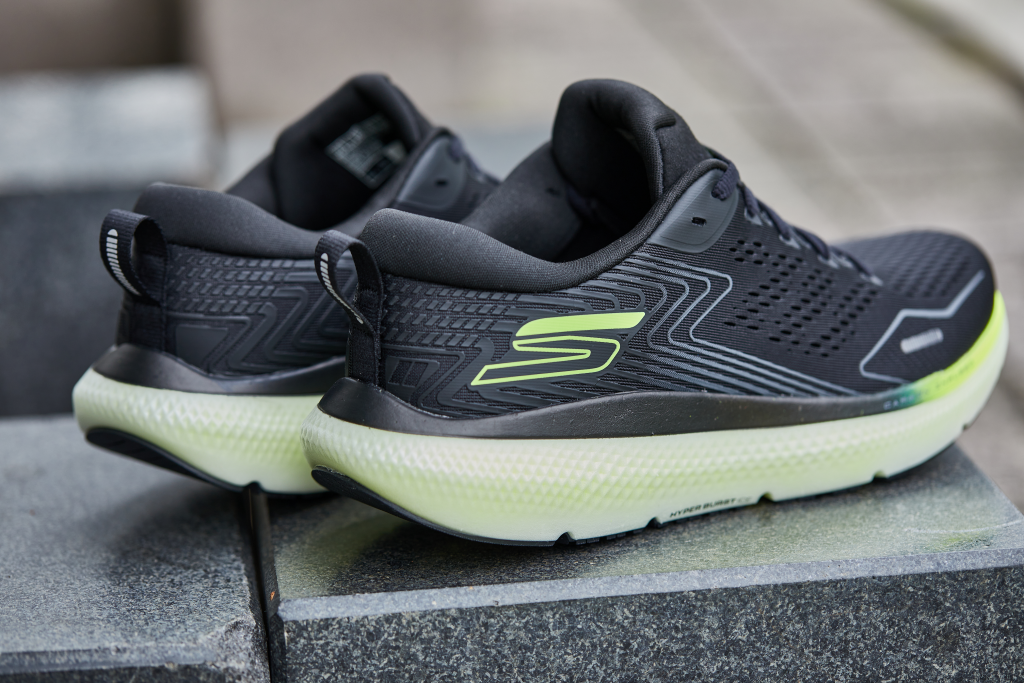 【評測】SKECHERS GO RUN RIDE 11 — 緩震舒適 X 能量回饋的全方位跑鞋 | 文章 | 運動筆記