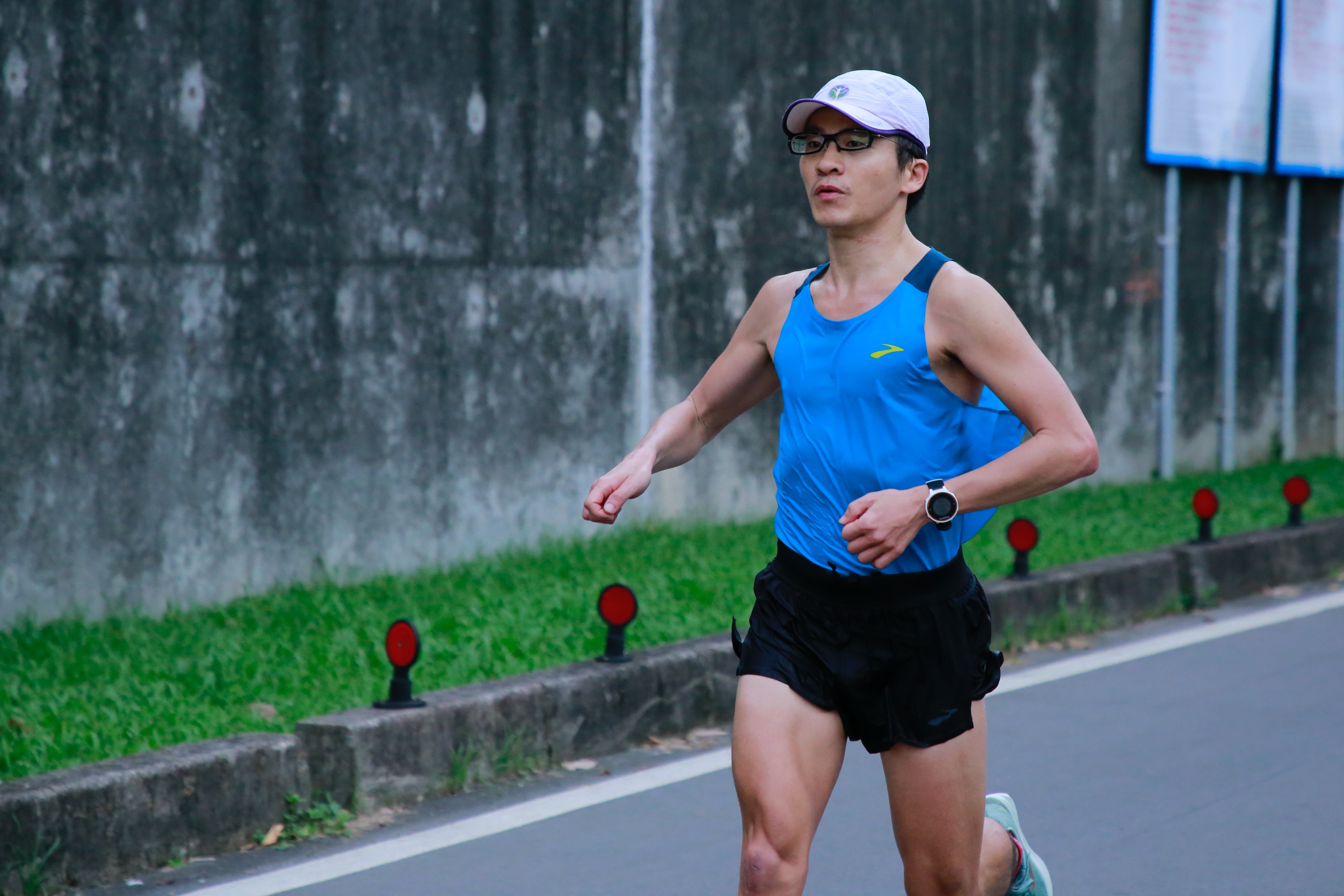 【話題】田徑選手轉戰政治！最速幕僚鄭瑞竹從未放棄跑步 領BROOKS學員訓練 盼全馬突破 2:50 | 文章 | 運動筆記