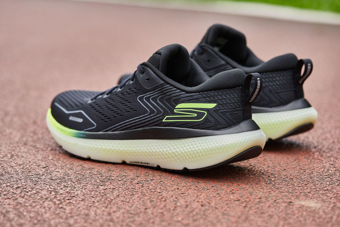 【評測】SKECHERS GO RUN RIDE 11 — 緩震舒適 X 能量回饋的全方位跑鞋 | 文章 | 運動筆記